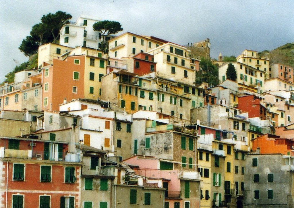 LA CASA EN MANGO STREET. SANDRA CISNEROS – UN LIBRO ABIERTO